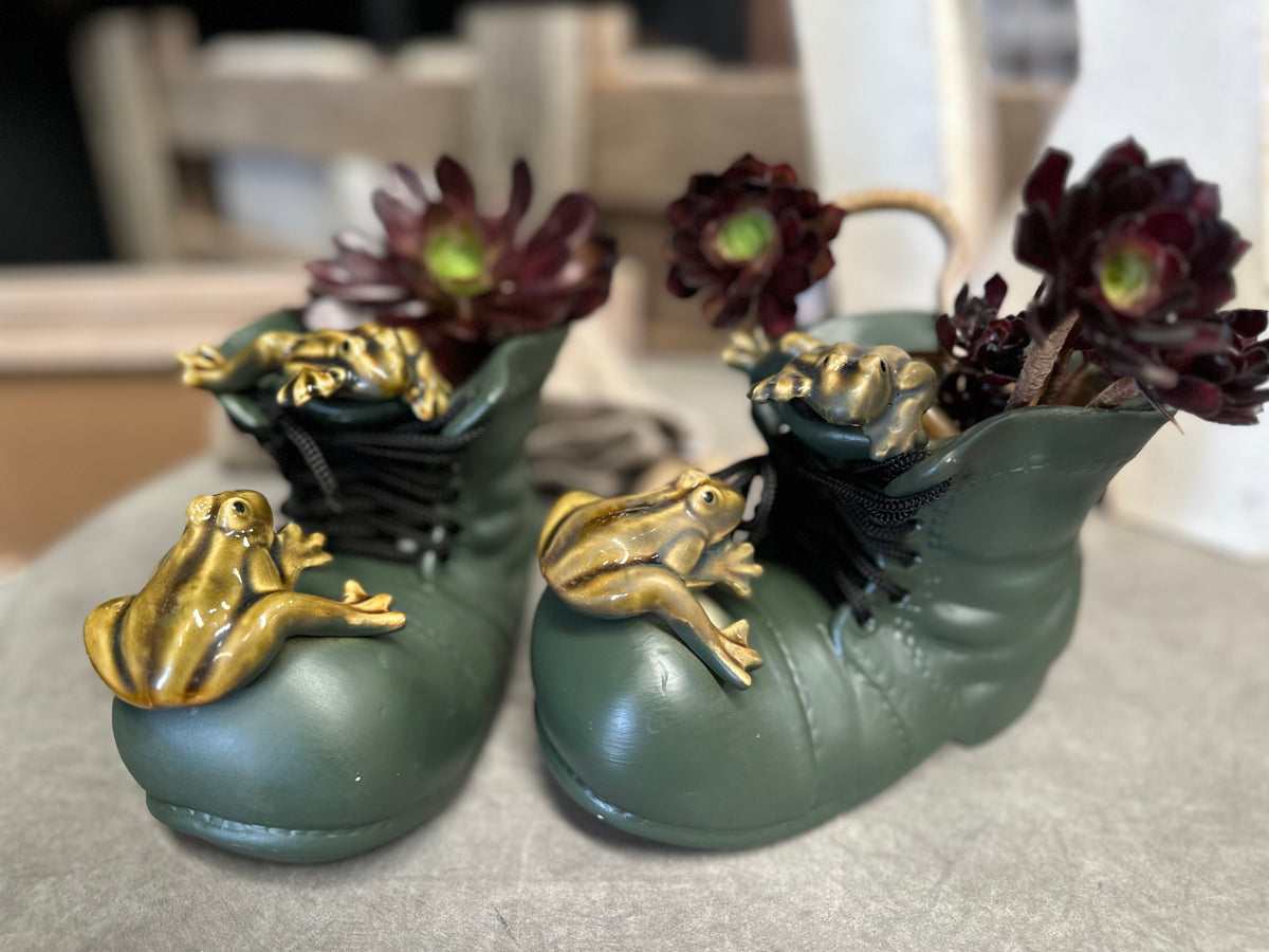 The FROG SHOE Planter – The OLDE Farm Store