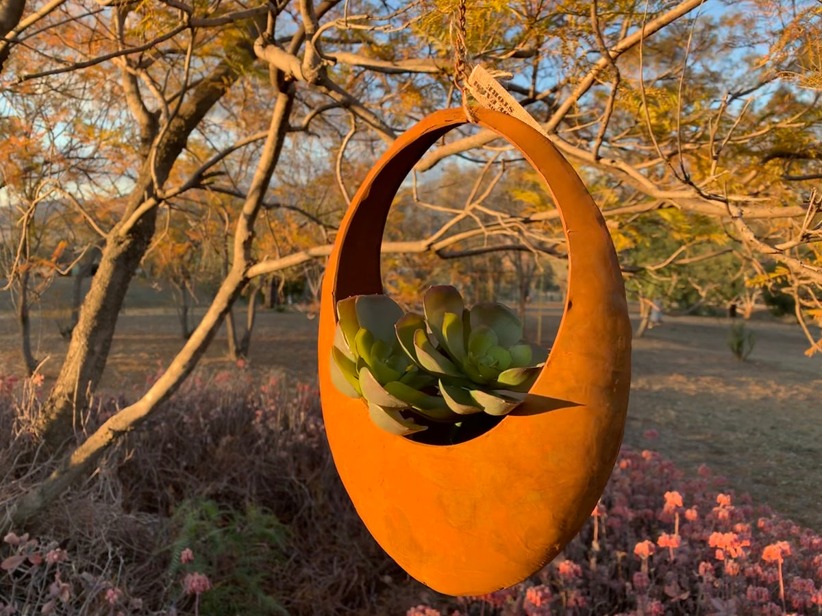 Hanging Rusty Planter – The OLDE Farm Store