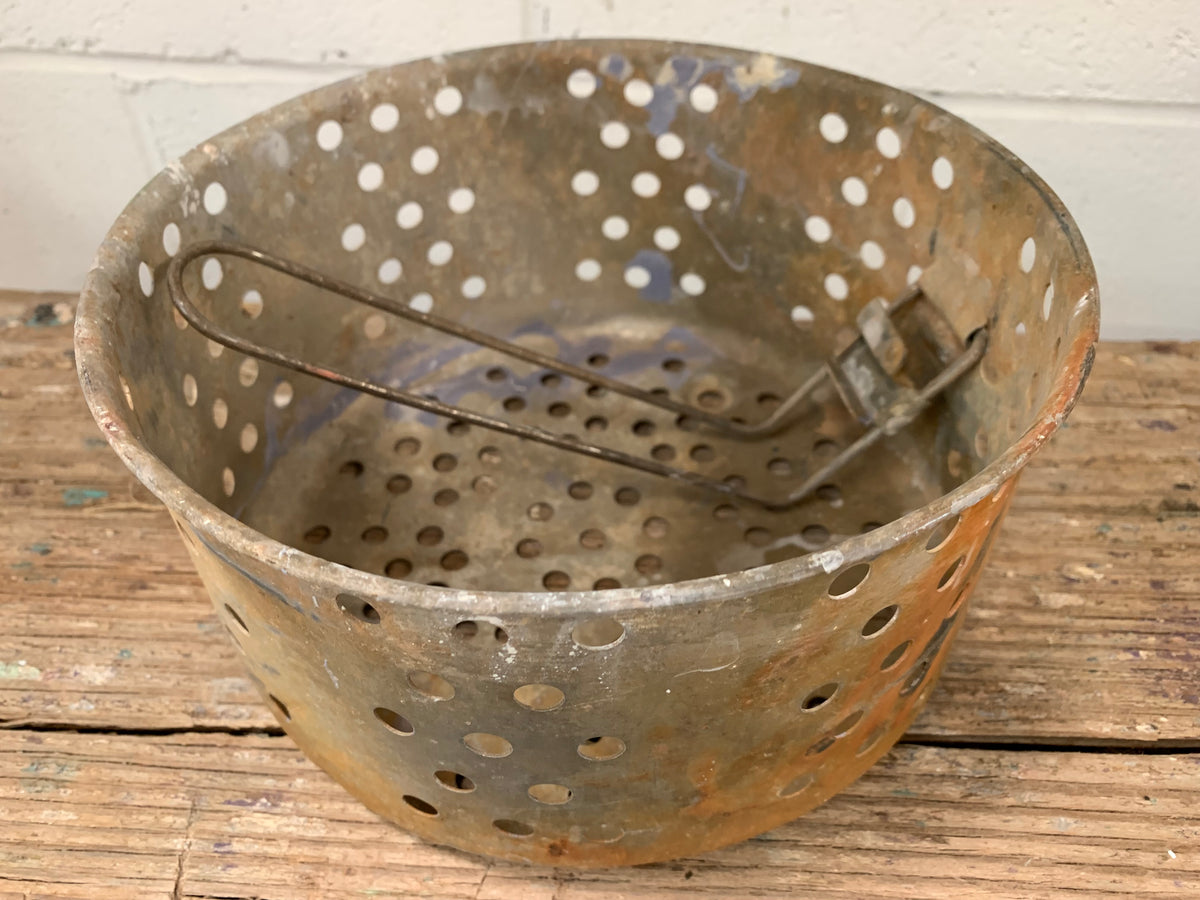 Vintage COLANDER with Retractable Handle – The OLDE Farm Store